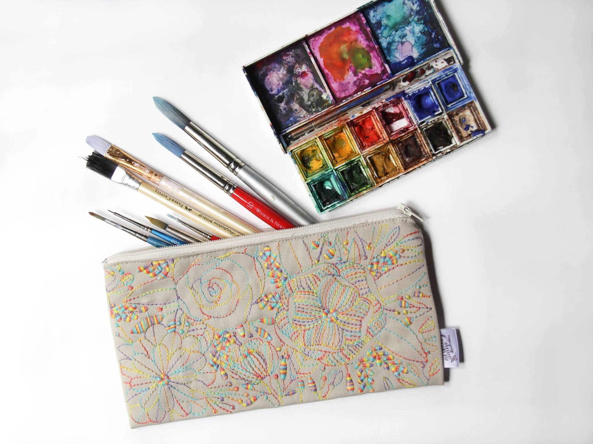 Los Materiales Favoritos De Ana Victoria Calderón Para Pintar Con