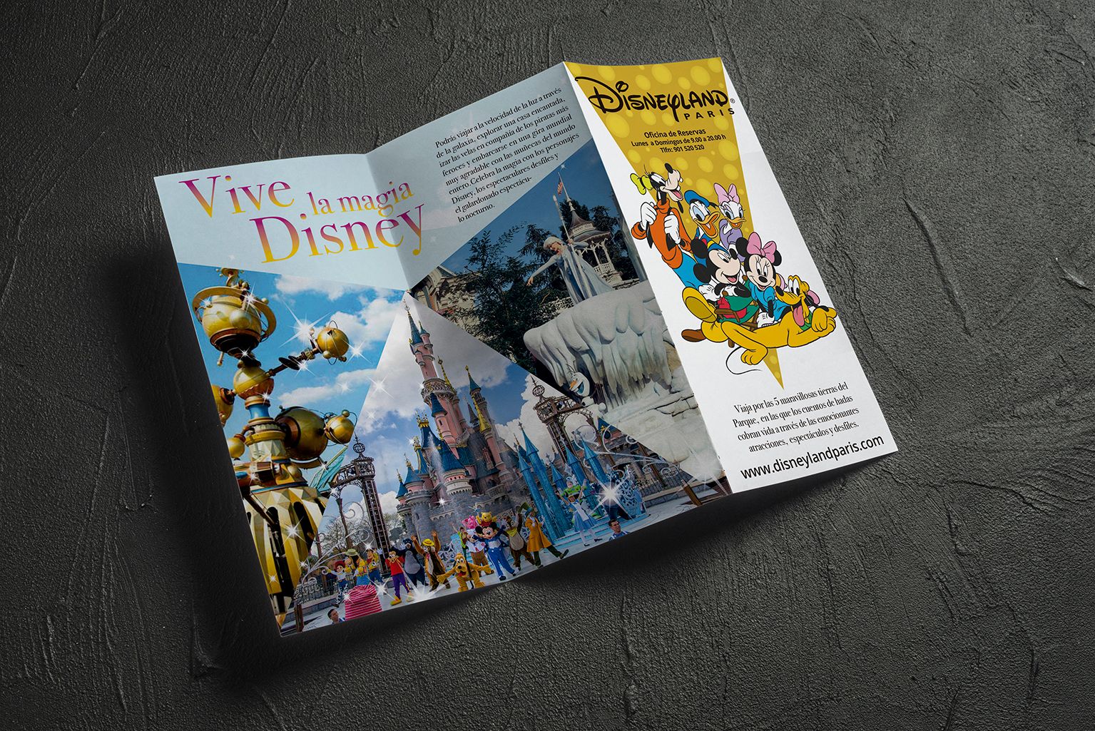 Tríptico acordeón parque Disneyland París | Domestika