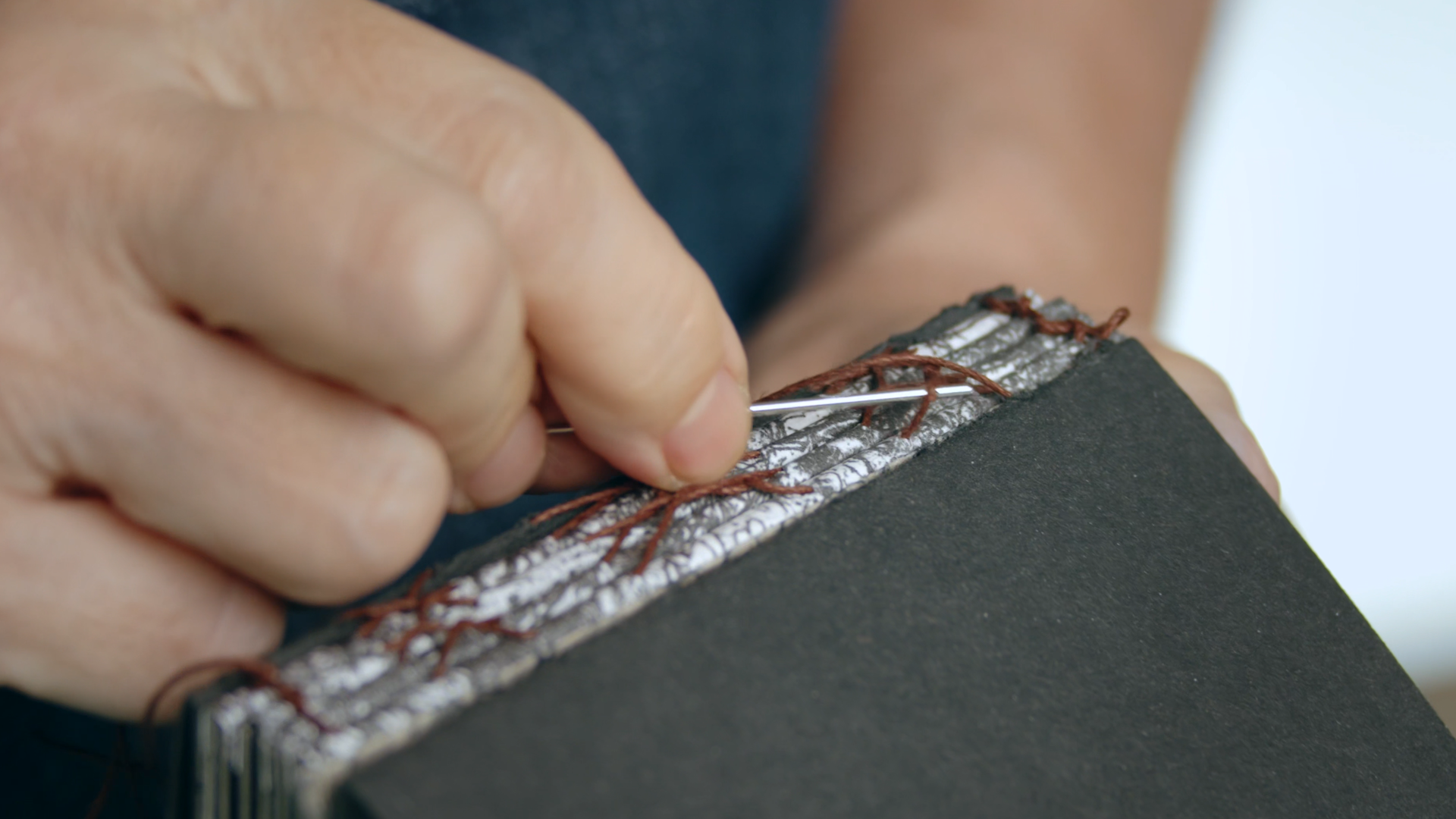 DIY Tutorial: How to Choose the Right Bookbinding Thread | Domestika