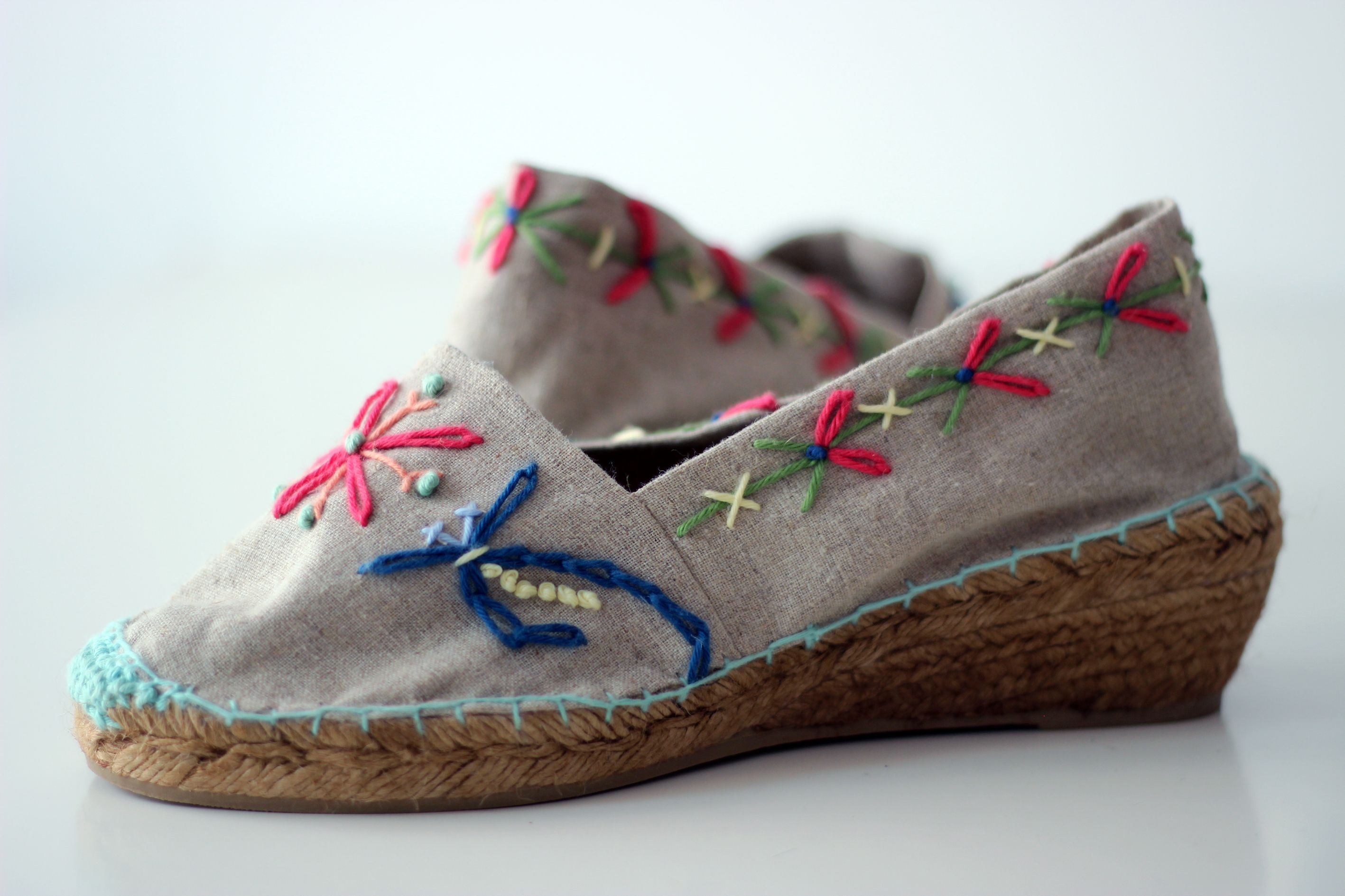 Embroidered espadriles | Domestika