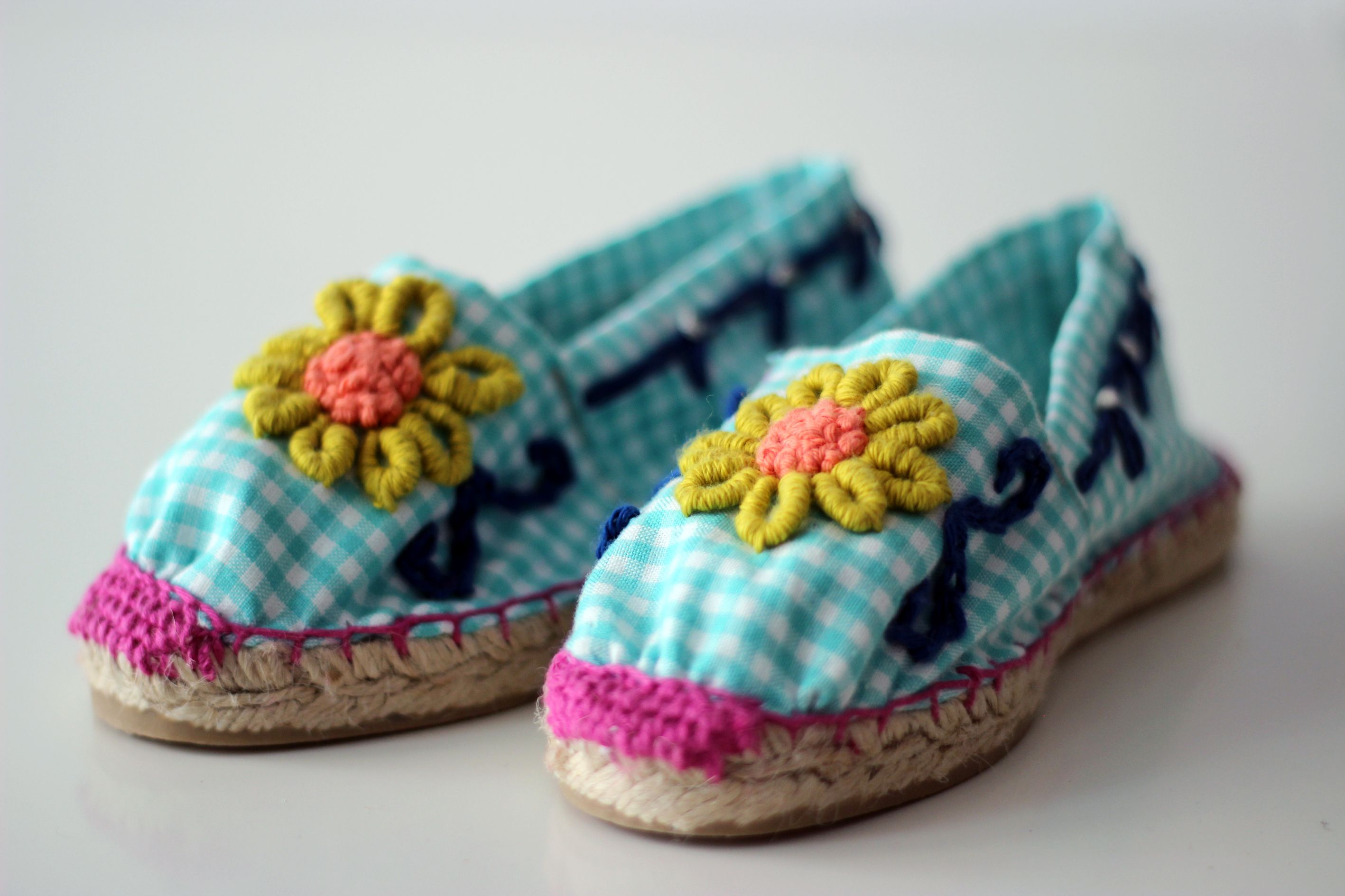 Embroidered espadriles | Domestika