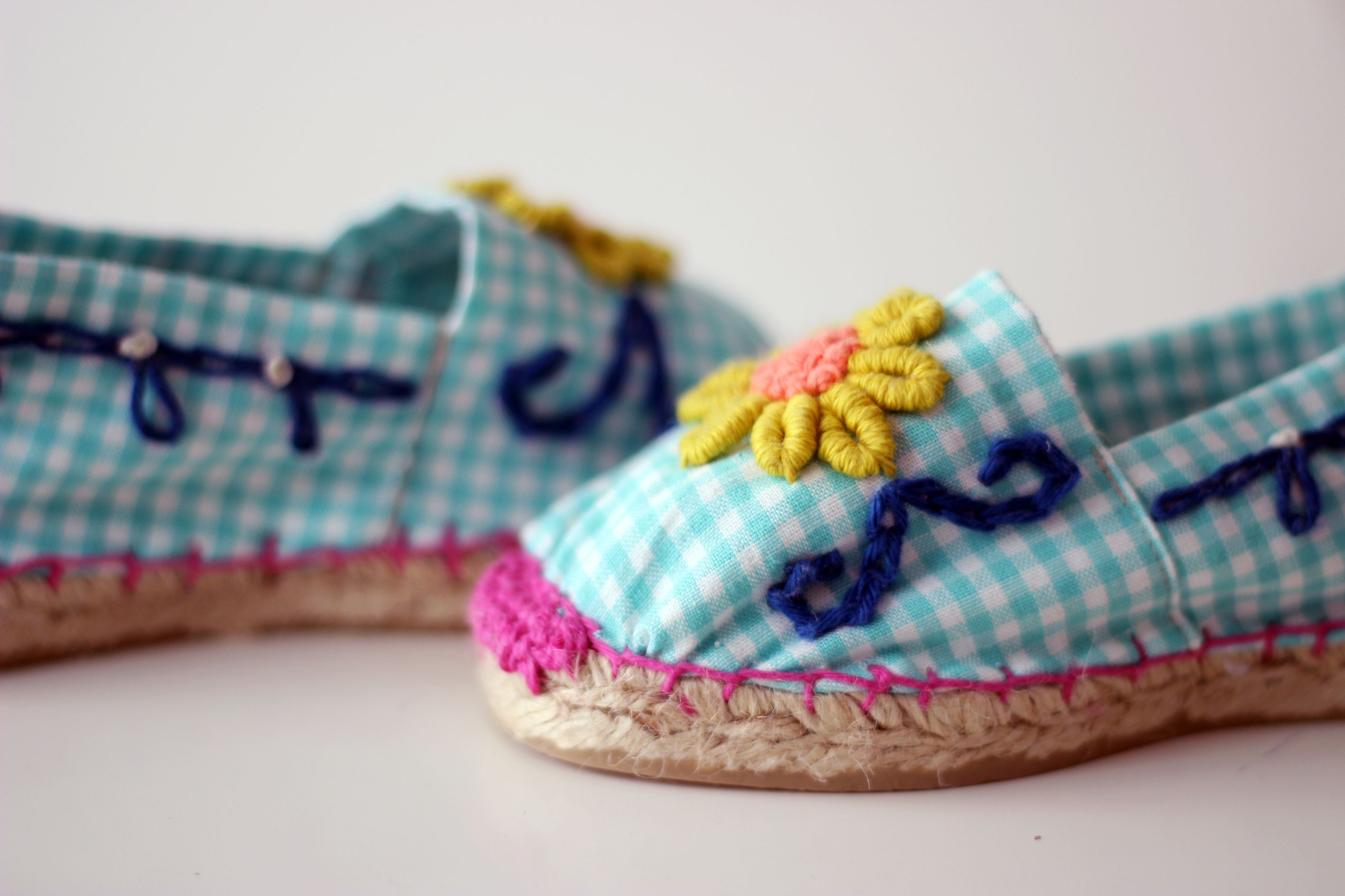 Embroidered espadriles | Domestika
