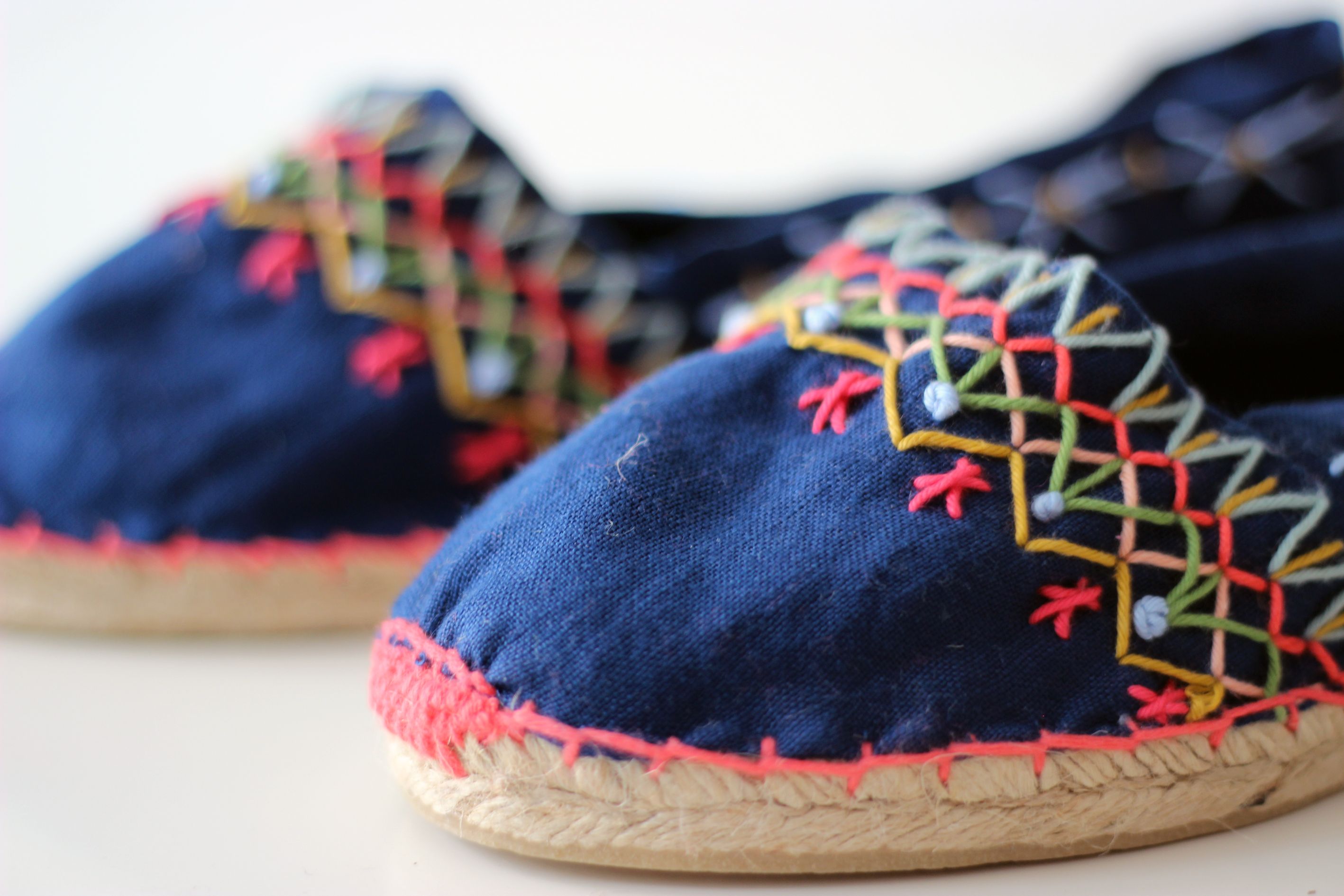 Embroidered espadriles | Domestika