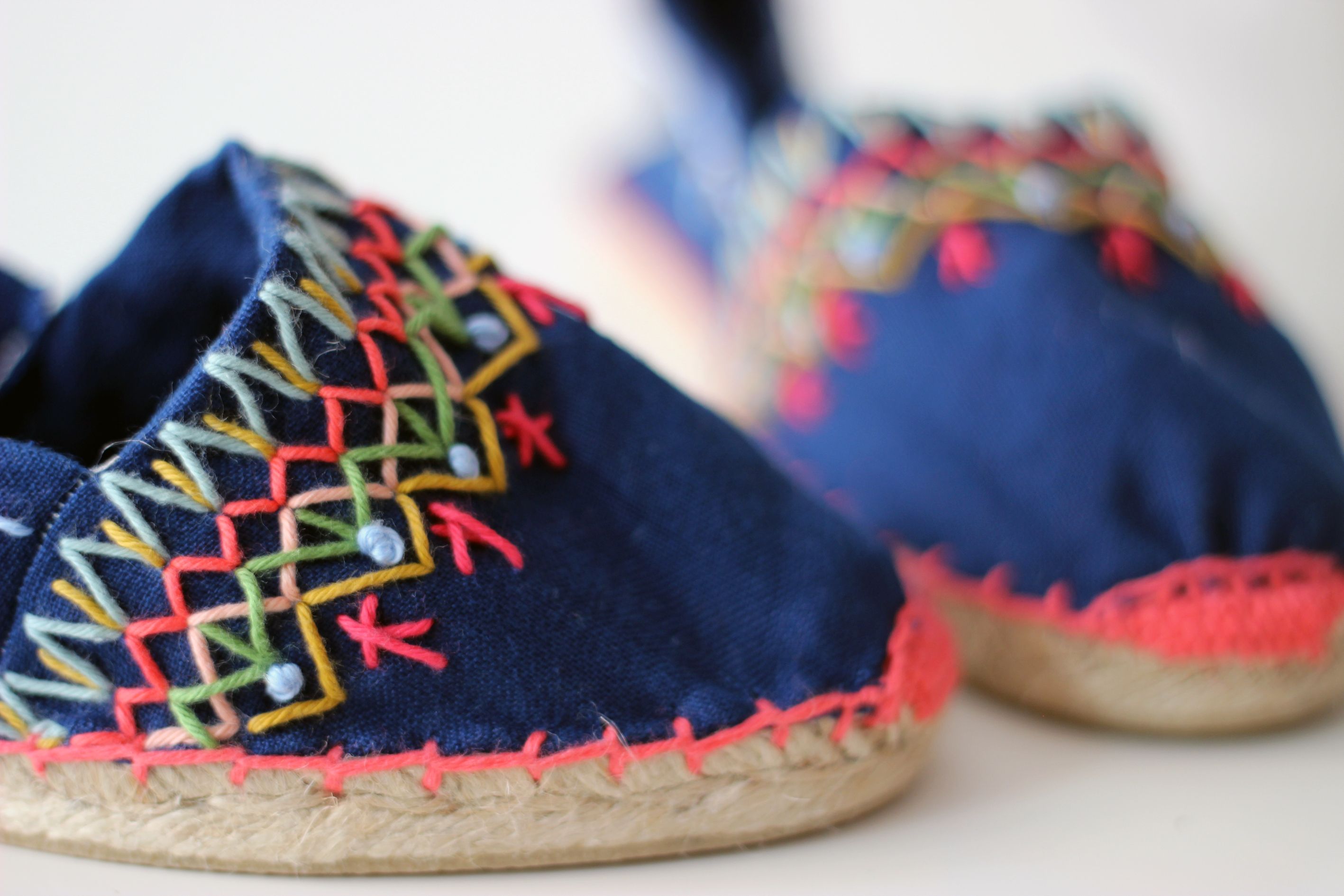 Embroidered espadriles | Domestika