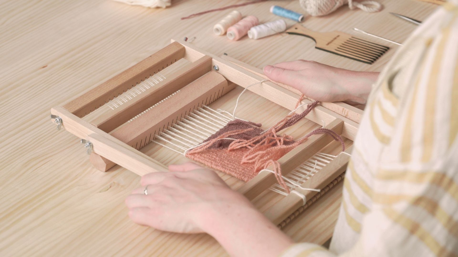 Weaving Tutorial: How to Make a Coaster On a Frame Loom | Domestika