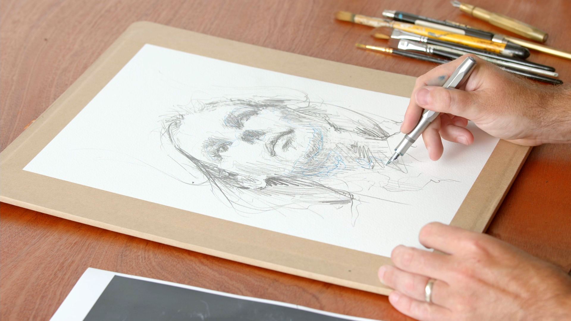 Drawing Tutorial: How to Make a Portrait with Movement | Domestika