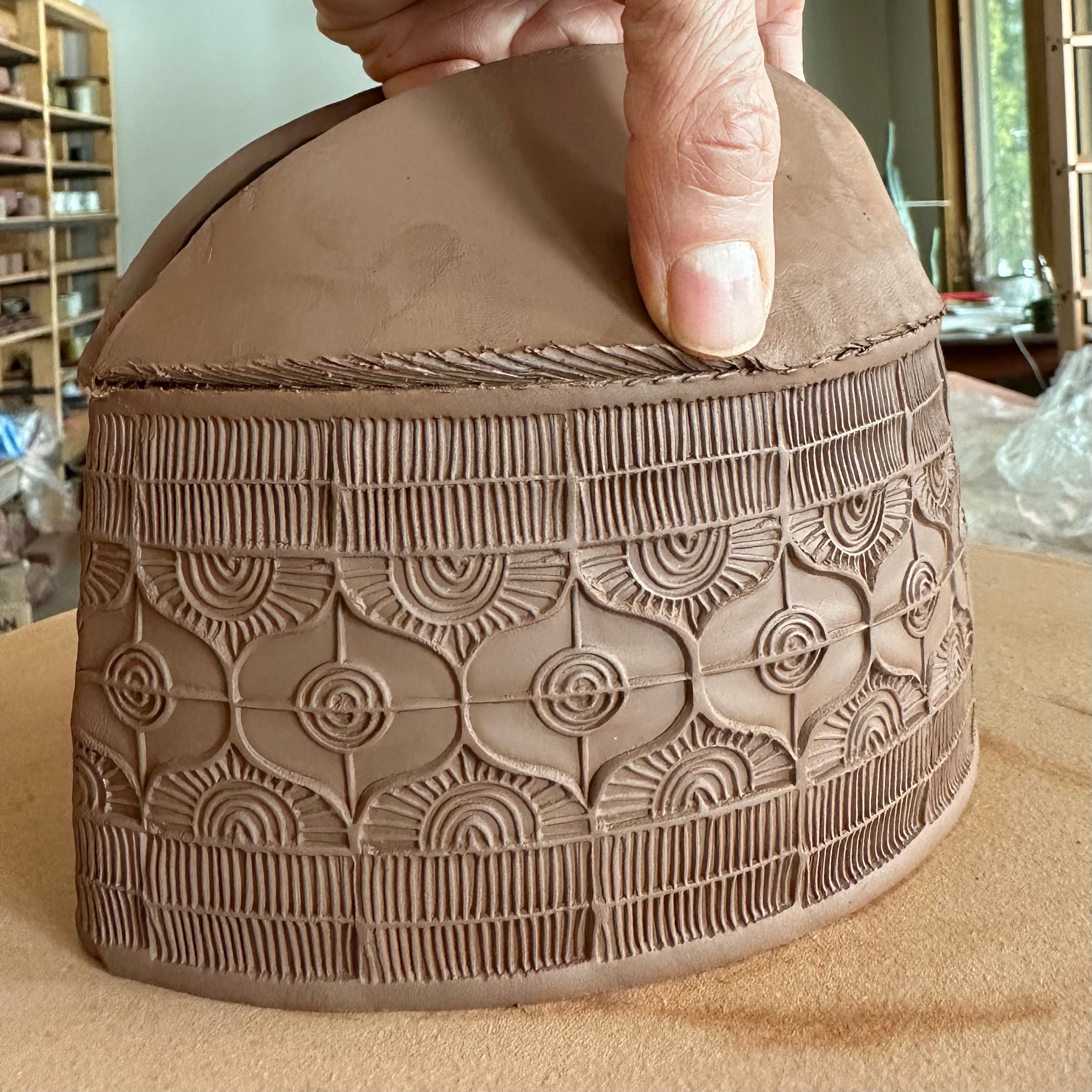 Slab-built teapot with Texture | Domestika
