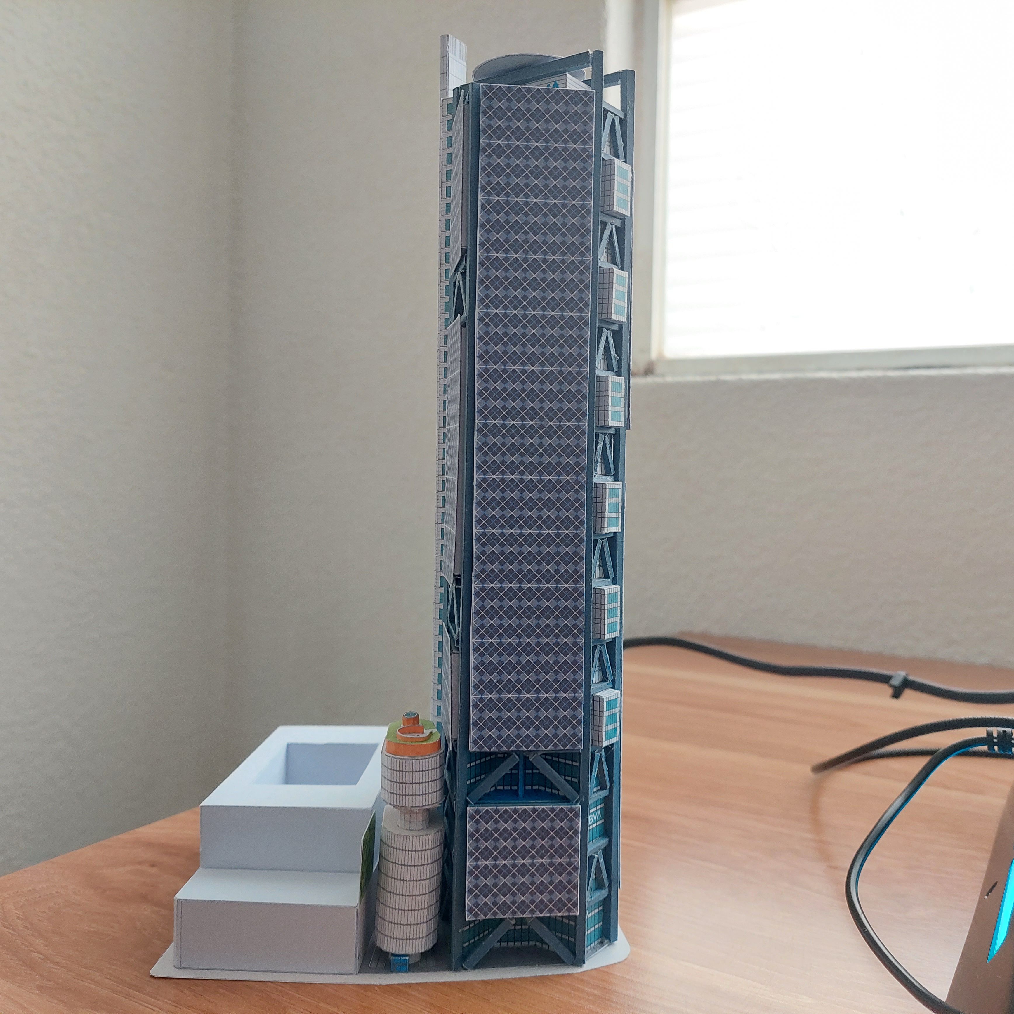 Proyecto papercraft: Torre BBVA escala 1:1000 (MK_V) | Domestika