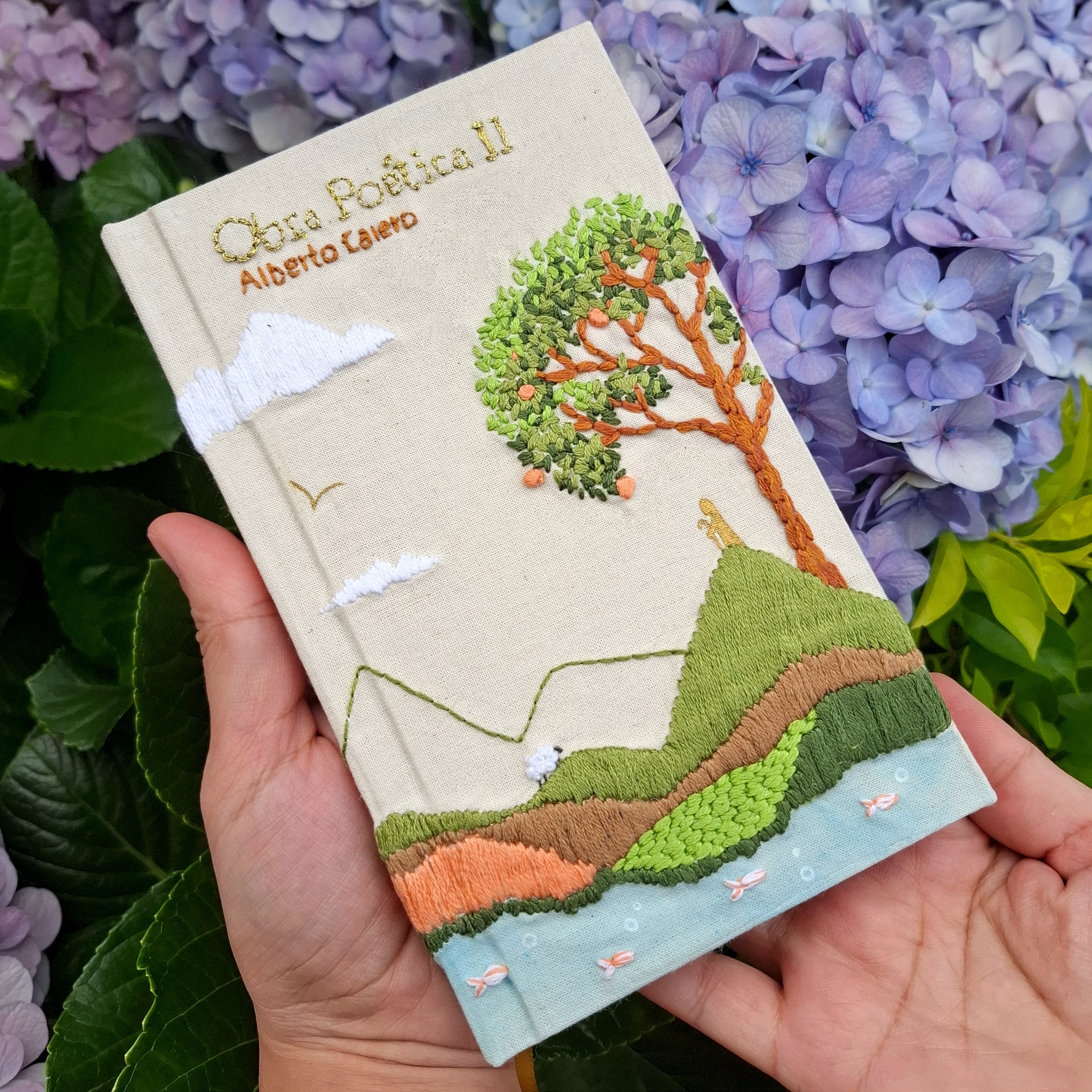 Embroidered book cover | Domestika