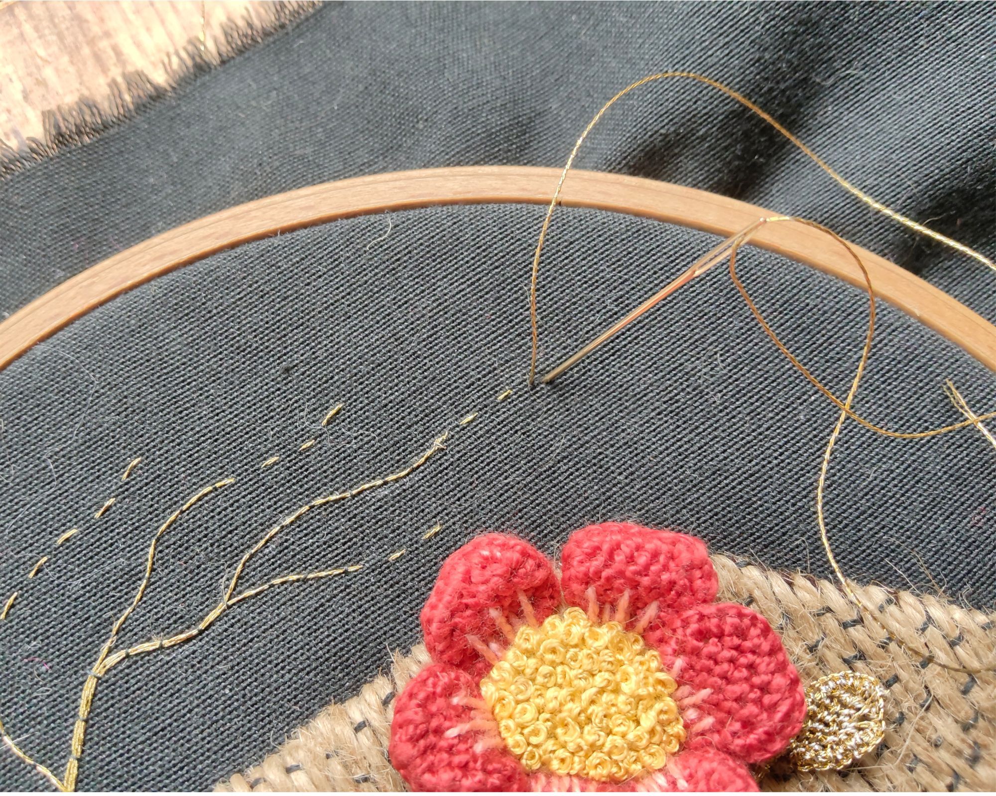 Un viaje de texturas, hilos y raíces: bordado floral | Domestika