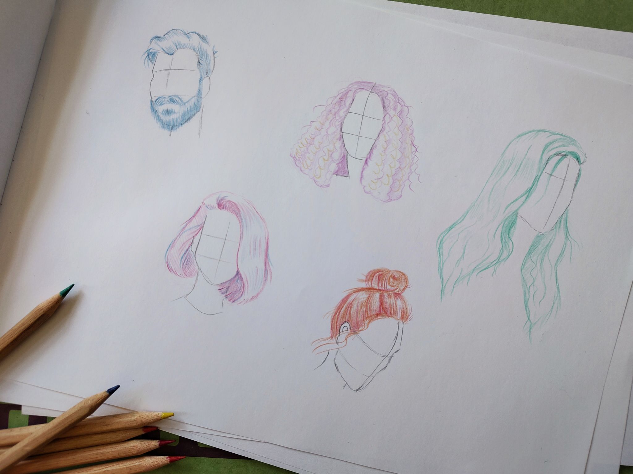Drawing portraits with colored pencils | Domestika