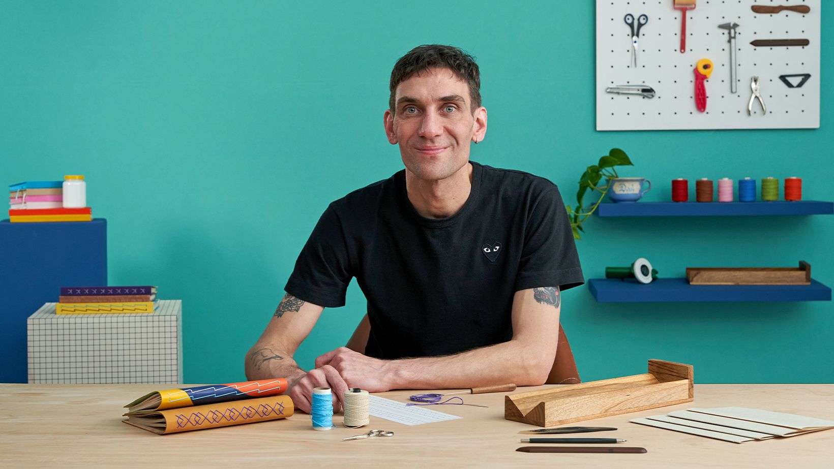 Online Course - Binding Techniques: Exposed Stitching (Postal) | Domestika