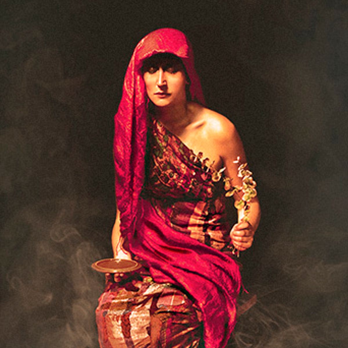 REMAKE fotográfico de la pintura de John Collier "Priestess of Delphi ...