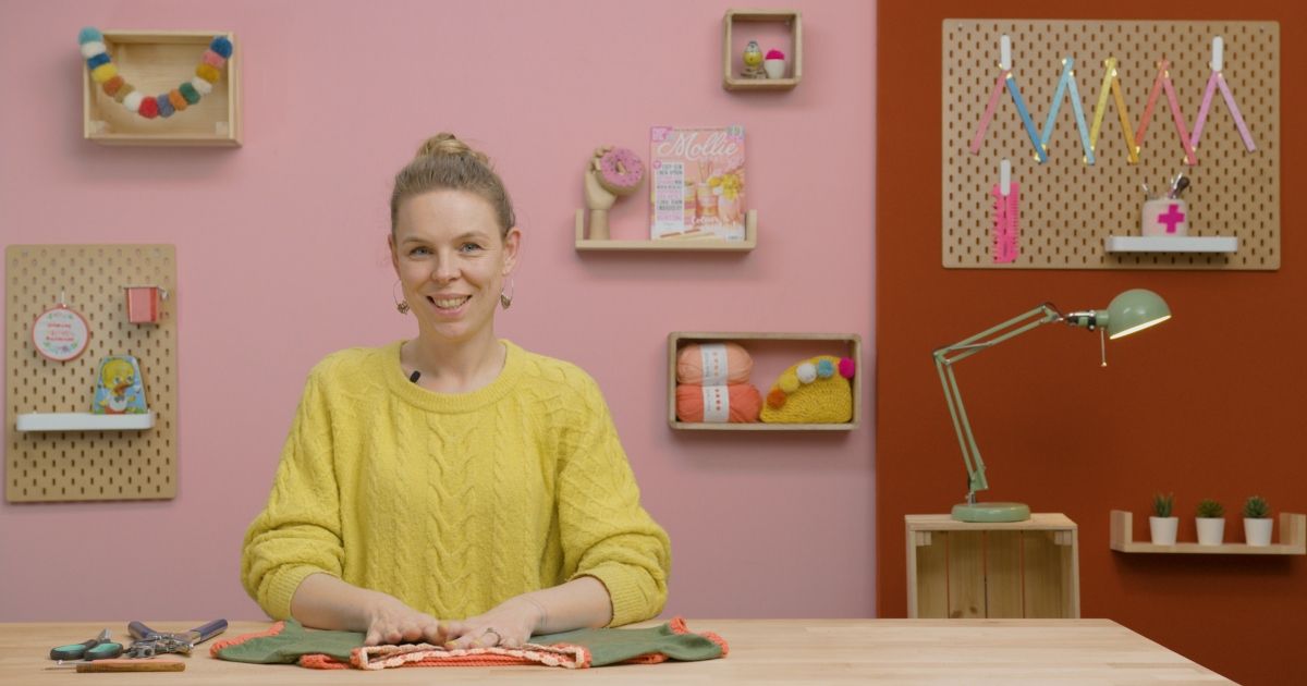 Upcycling Tutorial: 5 Hacks to Transform your Clothes | Domestika