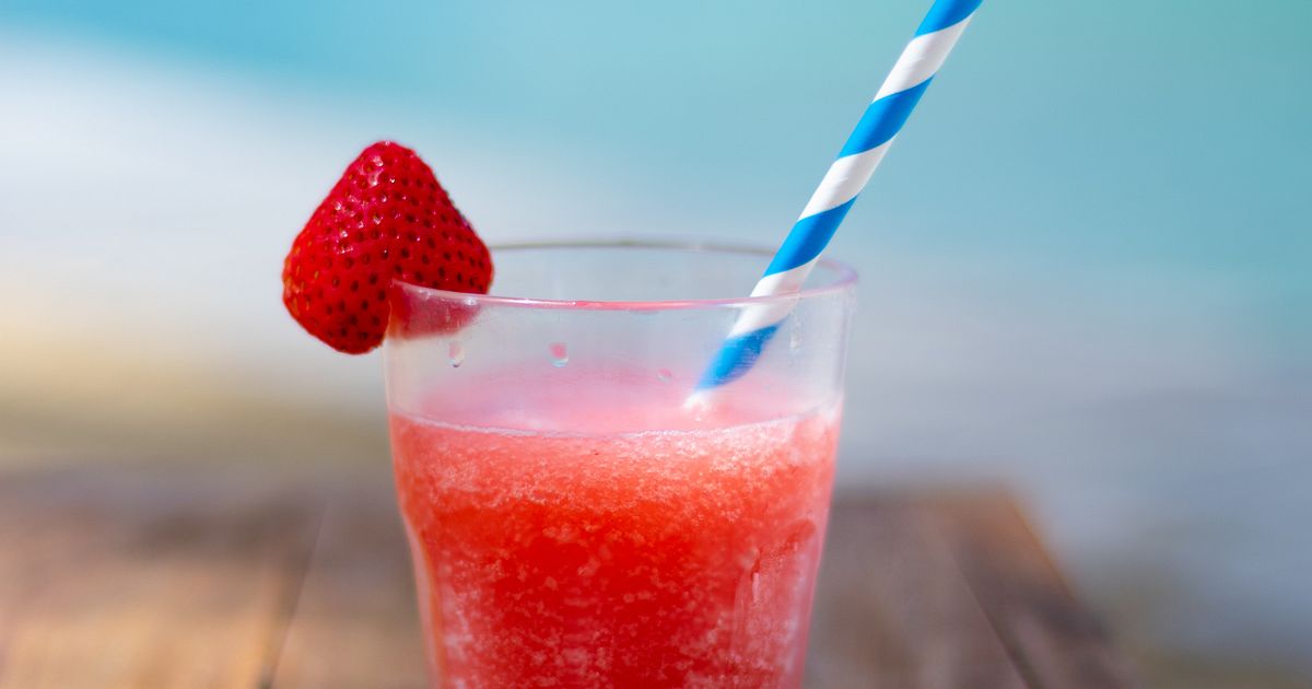 Using a Drinking Straw to Develop Your Singing Technique | Domestika
