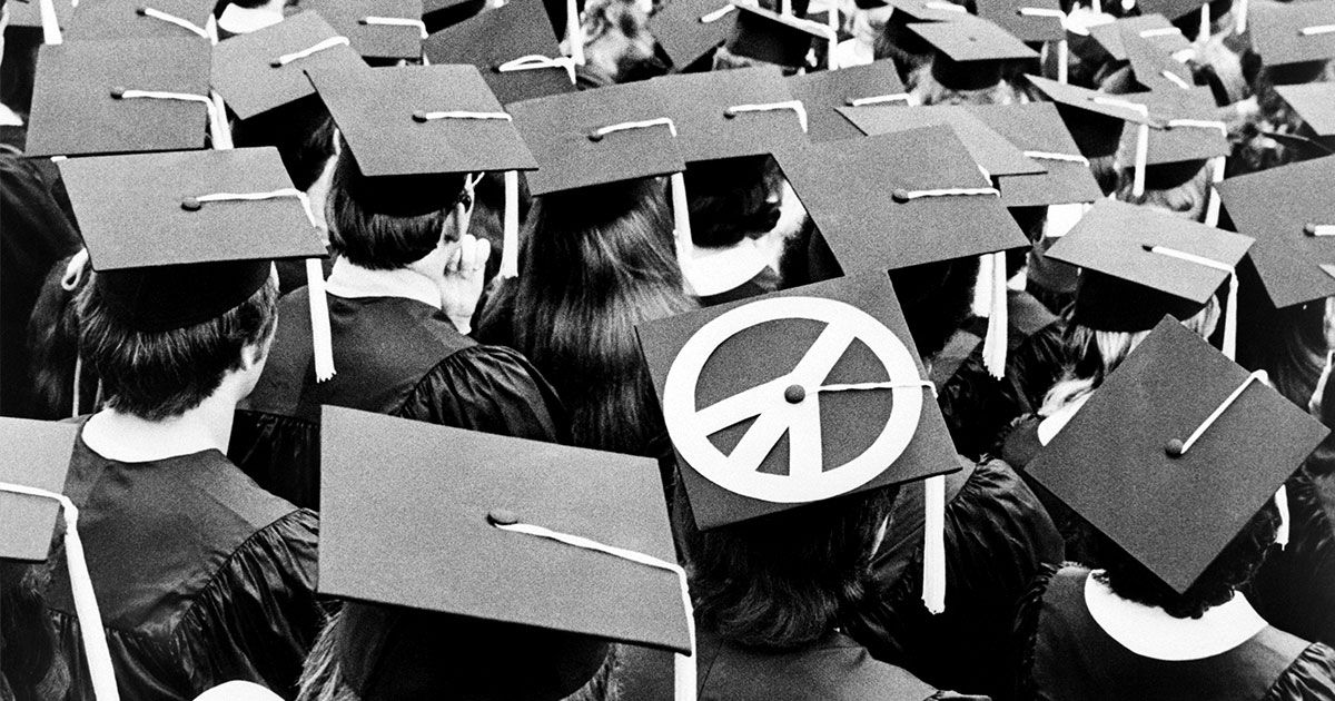 Why is the Peace Symbol Three Lines and a Circle? | Domestika