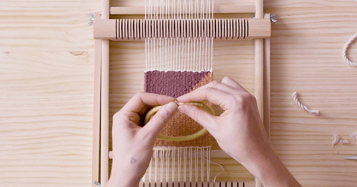 Weaving Tutorial: How to Make a Coaster On a Frame Loom | Domestika