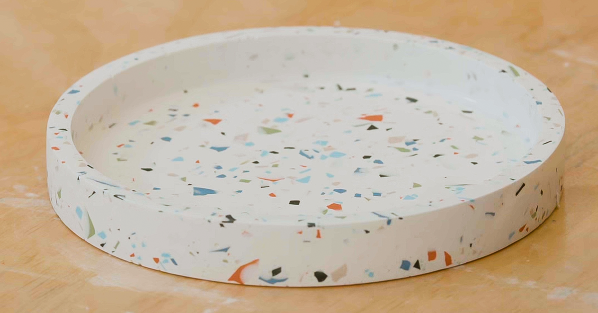 Terrazzo Tutorial: How to Make a Terrazzo Tray from Resin | Domestika
