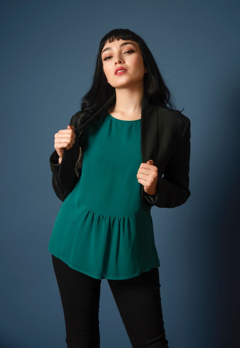 Descarga gratis una guía de poses esenciales para fotografía | Domestika