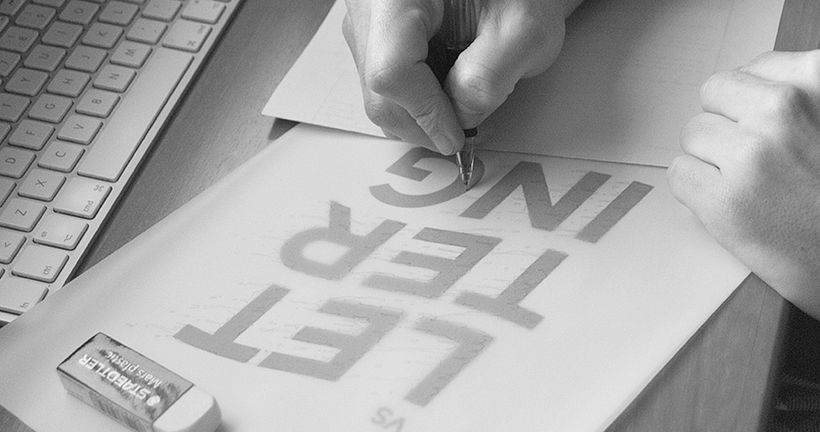 Typography VS Lettering Poster | Domestika