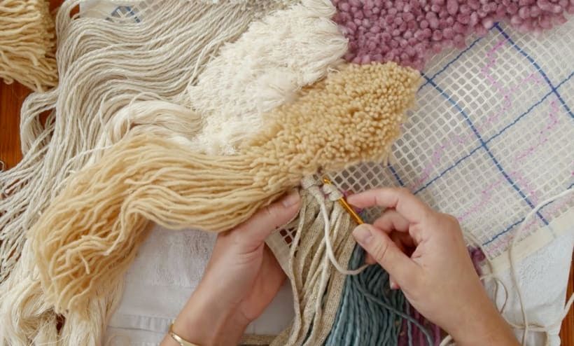 What is Latch Hooking and Locker Hooking? | Domestika