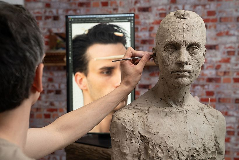 Essential Materials to Sculpt Clay Portraits | Domestika