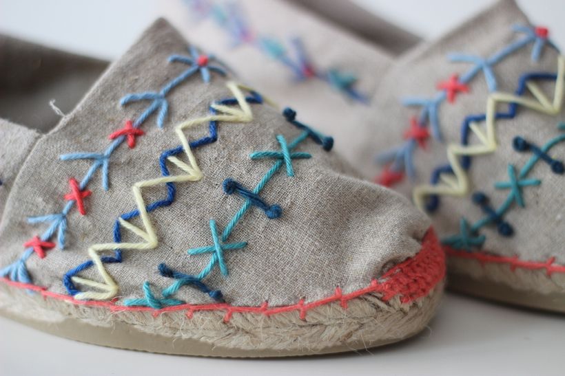 Embroidered espadriles | Domestika