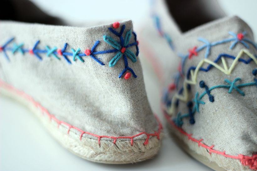 Embroidered espadriles | Domestika
