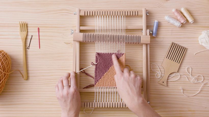 Weaving Tutorial: How to Make a Coaster On a Frame Loom | Domestika