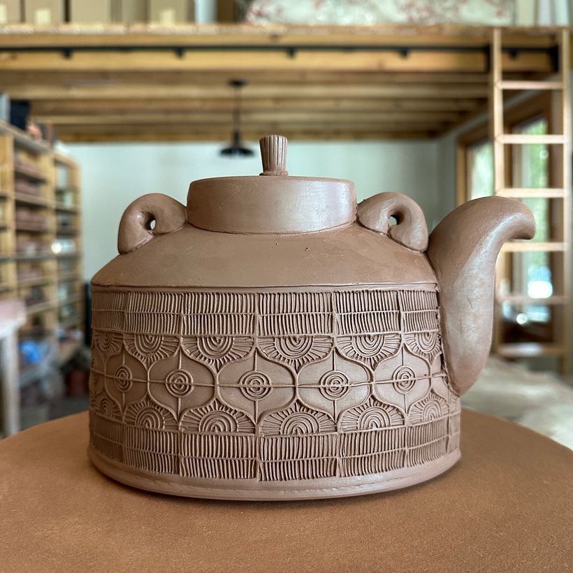 Slab-built teapot with Texture | Domestika